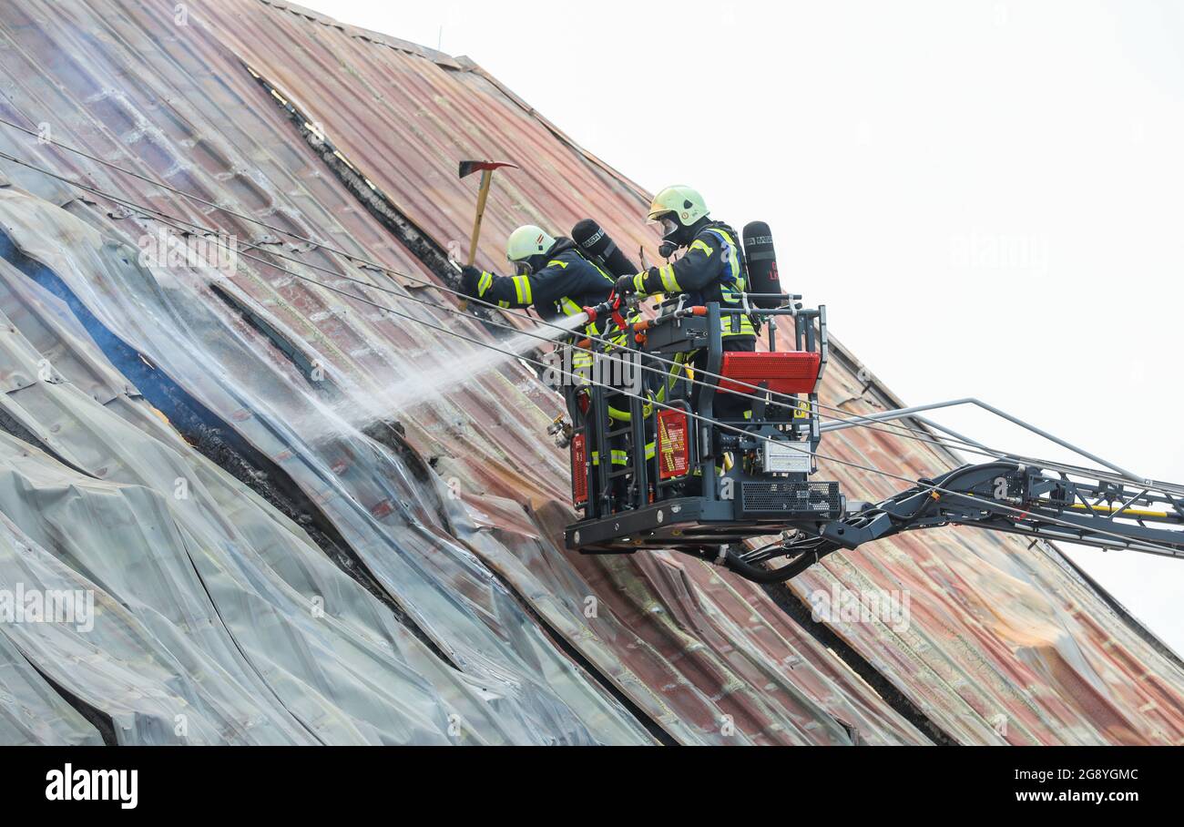 Burning barn hi-res stock photography and images - Alamy