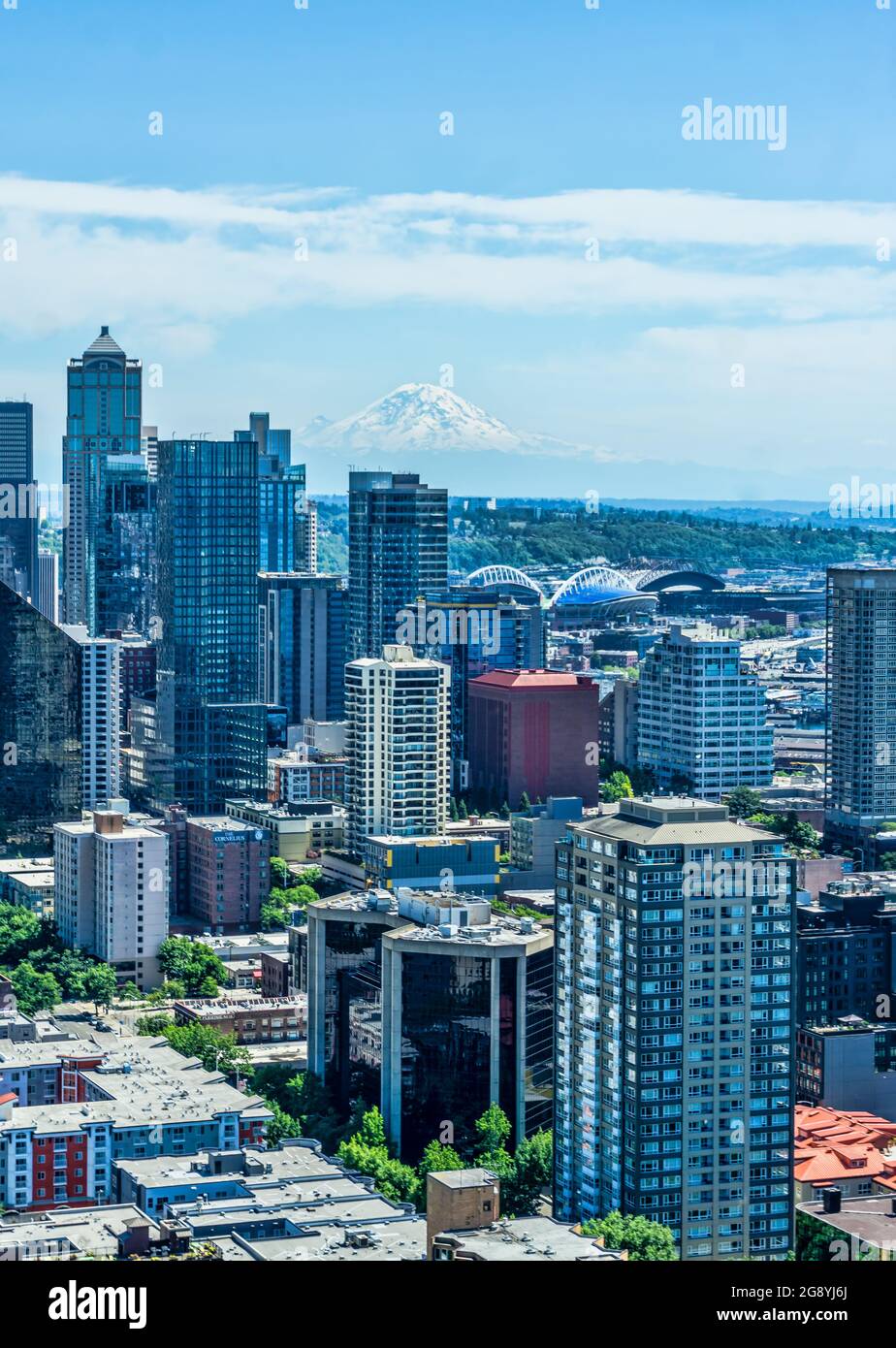 Tall buildings in downtown Seattle, Washington with Mount Rainier in ...