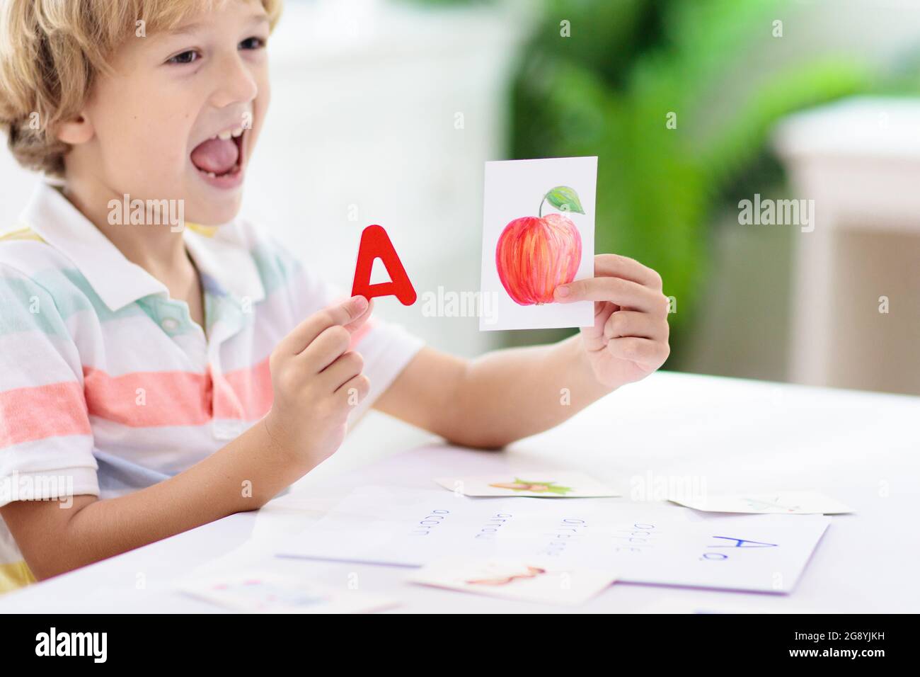 Kids learn to read. Colorful abc phonics flash cards for kindergarten ...