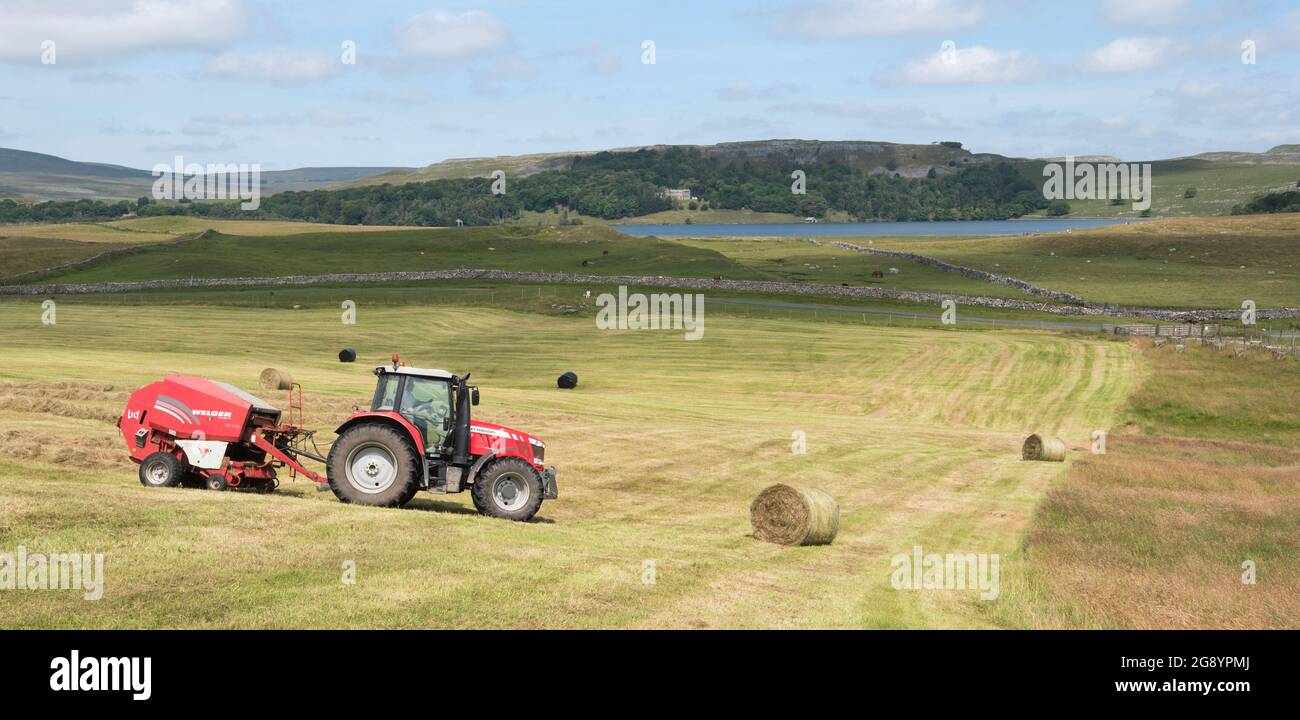Low trenhouse farm malham tarn estate hi-res stock photography and ...