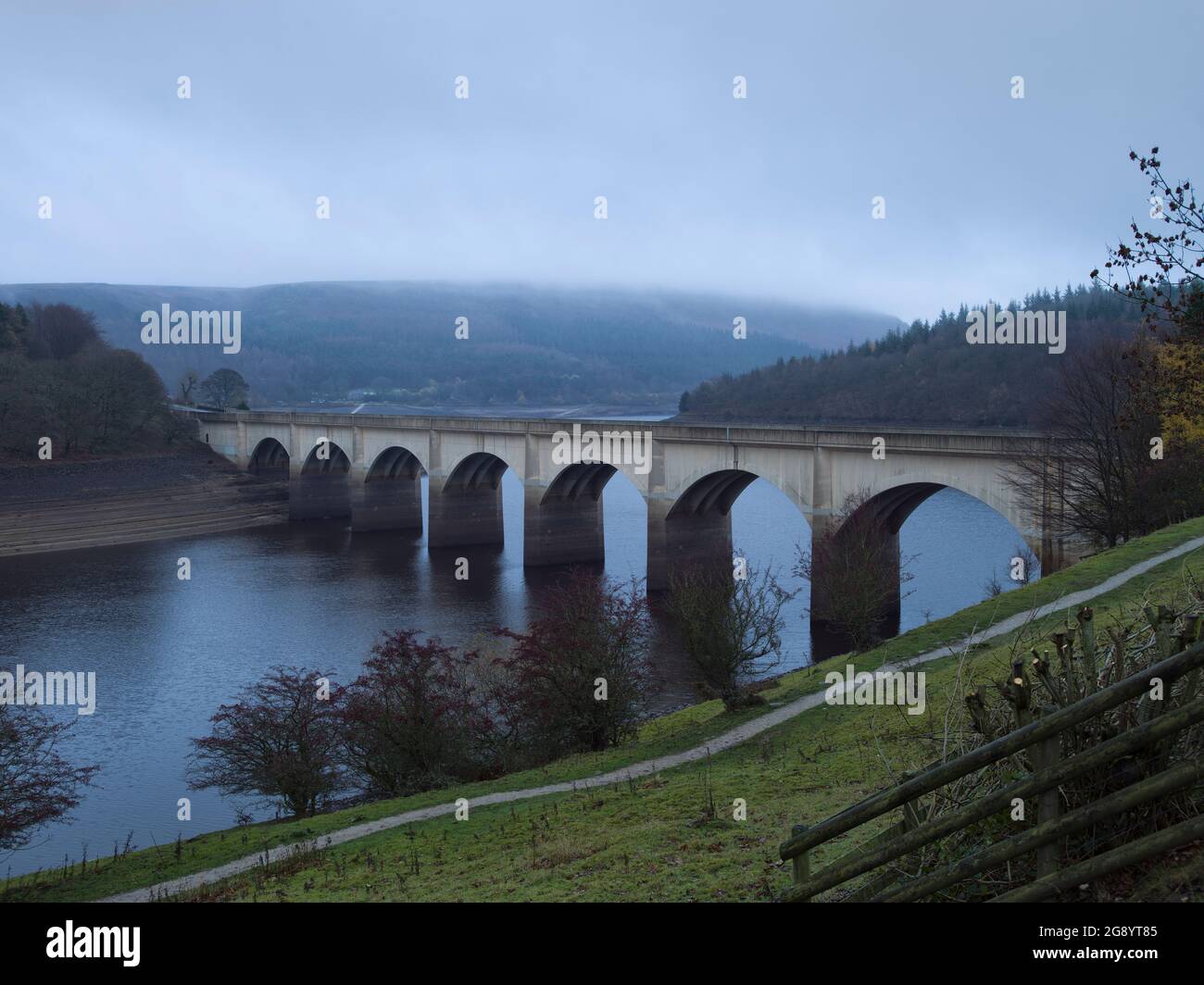 Ladybower viaduct hi-res stock photography and images - Alamy