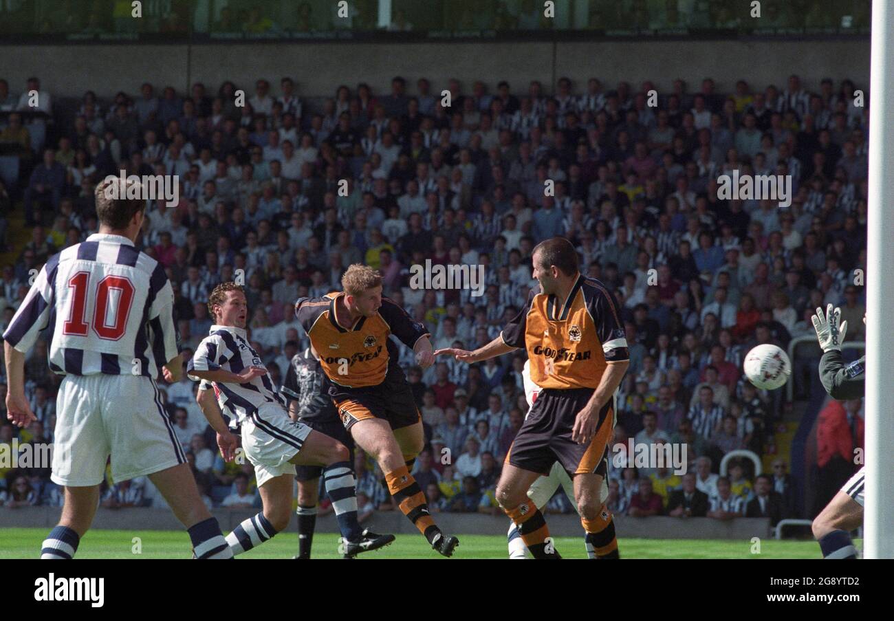 Wolverhampton Wanderers footballer Iwan Roberts scores watched by Steve ...