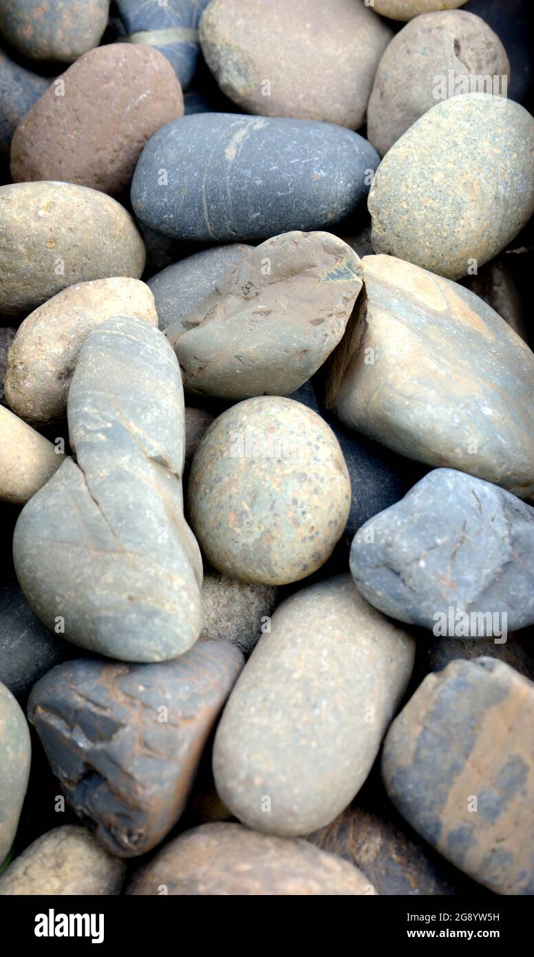 Round pebble stones hi-res stock photography and images - Alamy