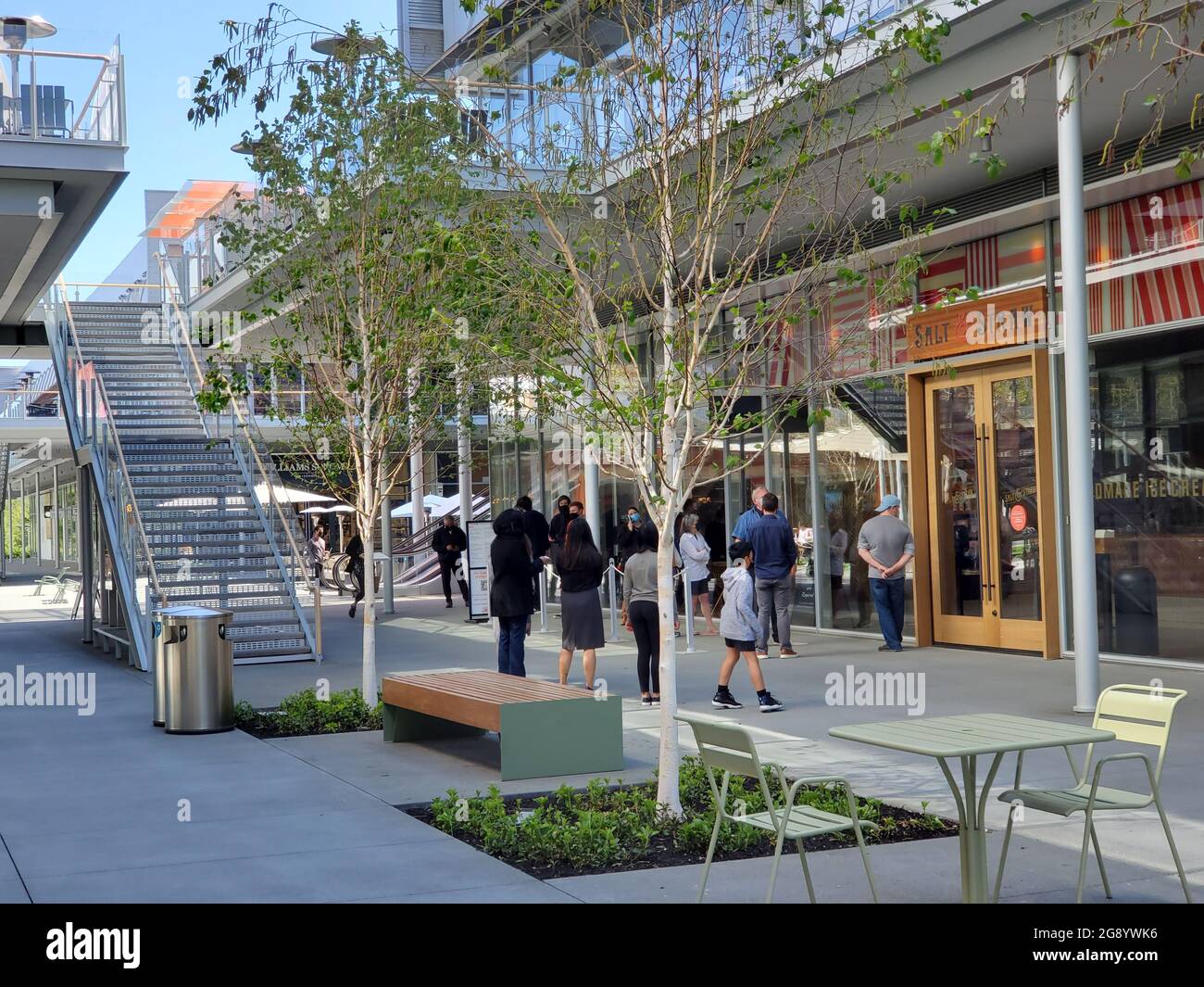 San ramon city center shopping mall hi-res stock photography and images ...