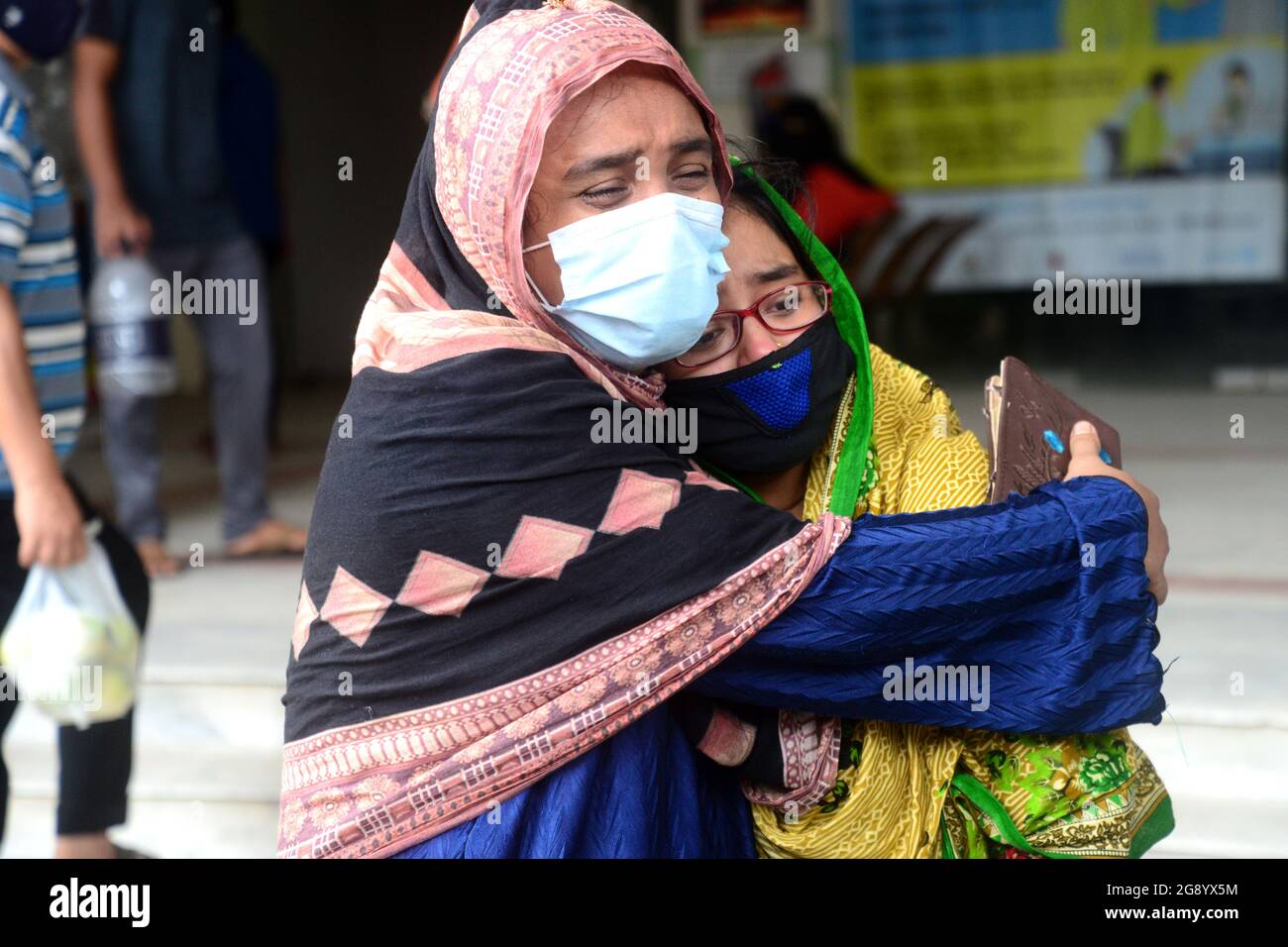 Child crying bangladesh hi-res stock photography and images - Alamy