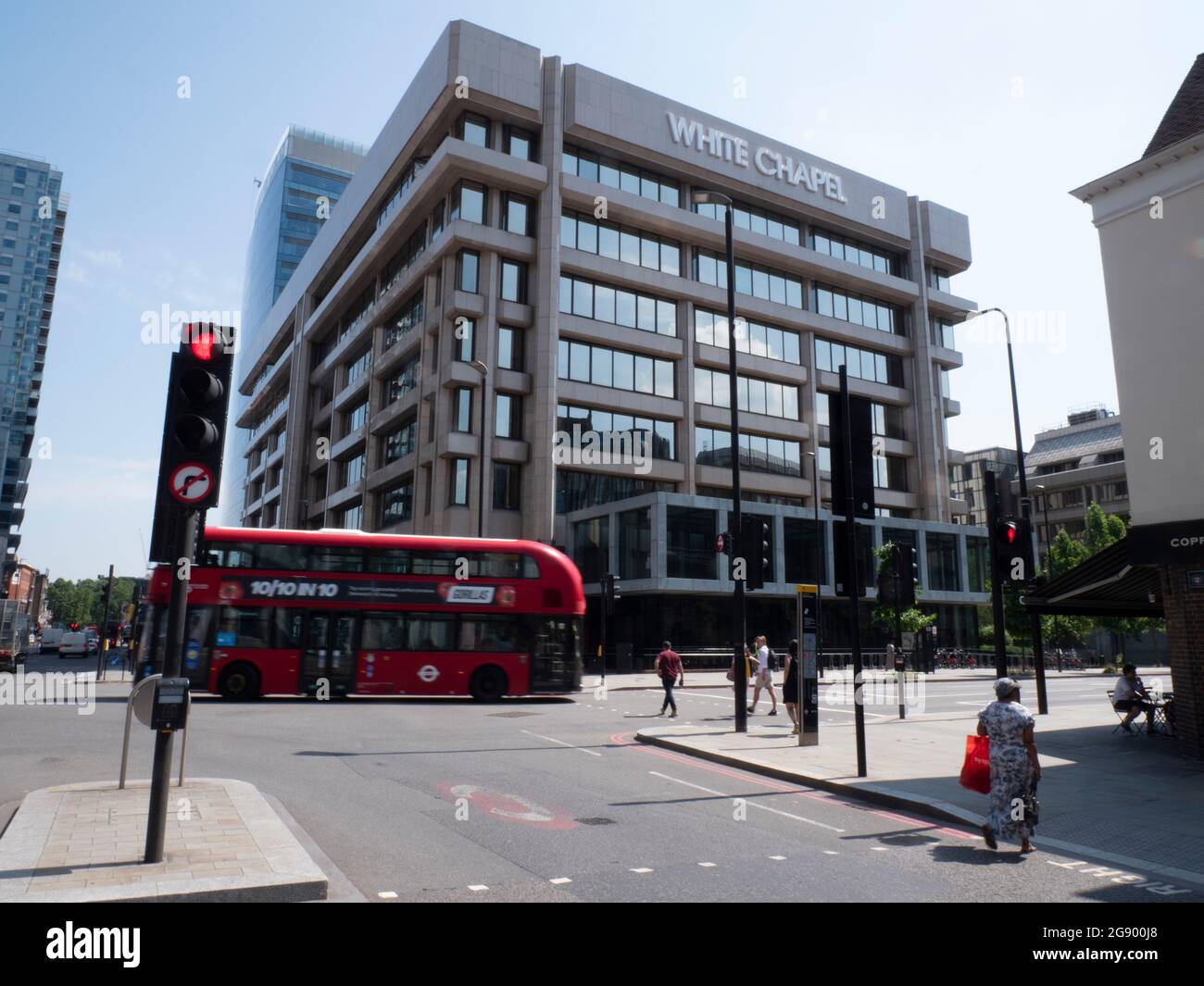 White chapel office building hi-res stock photography and images - Alamy