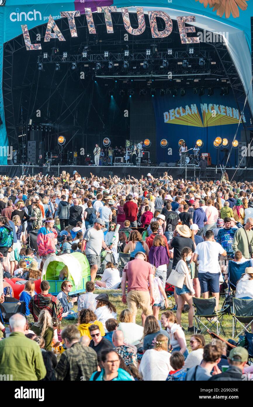 Henham Park, Suffolk, UK. 23rd July, 2021. A large crowd watches Declan ...