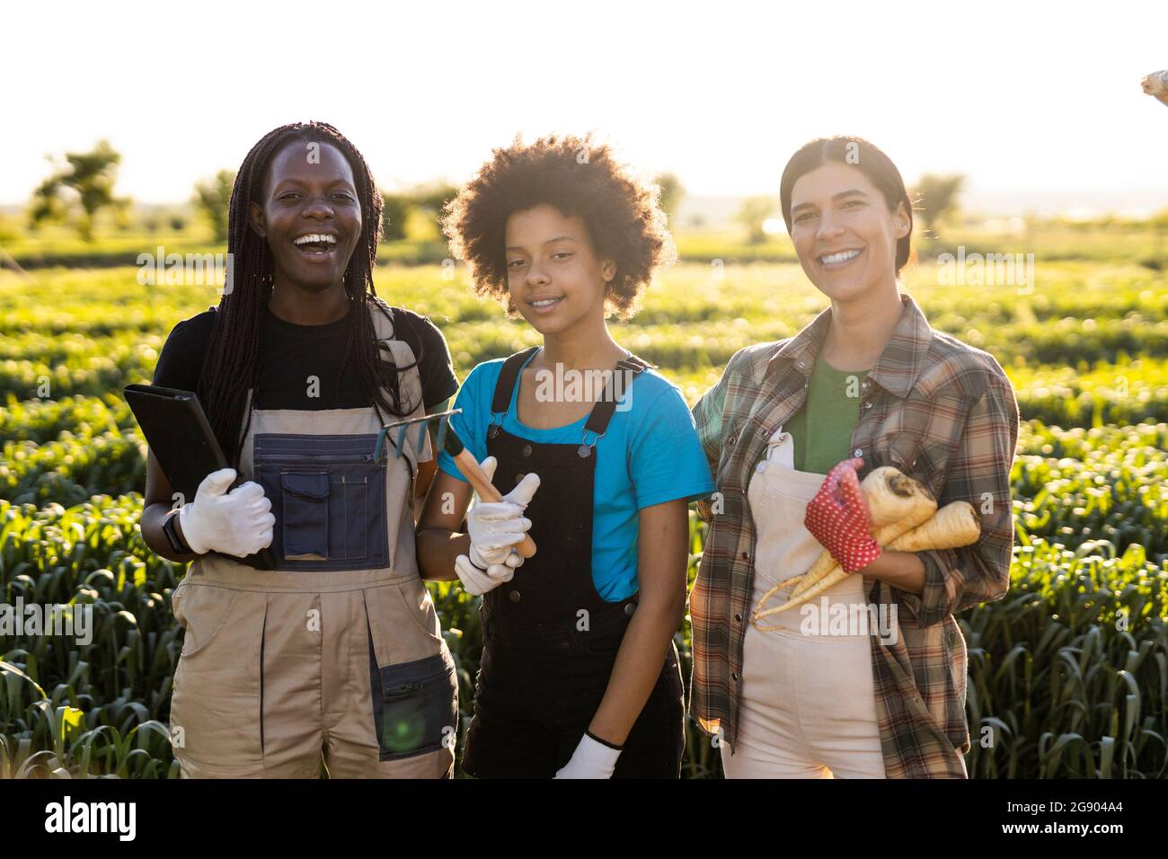 Group african farm workers hi-res stock photography and images - Alamy