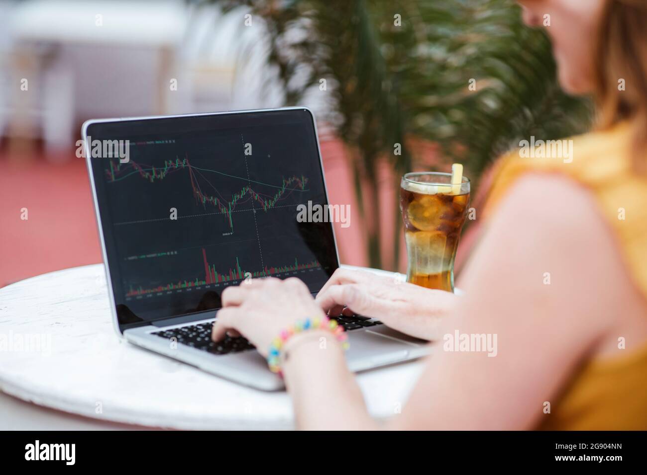 Buying stock laptop hi-res stock photography and images - Alamy