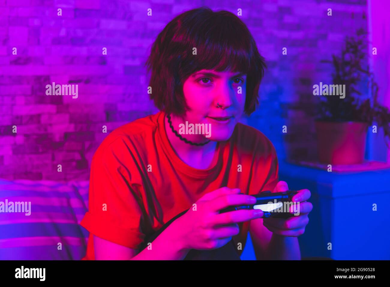 Woman gaming home female gamer hi-res stock photography and images - Alamy