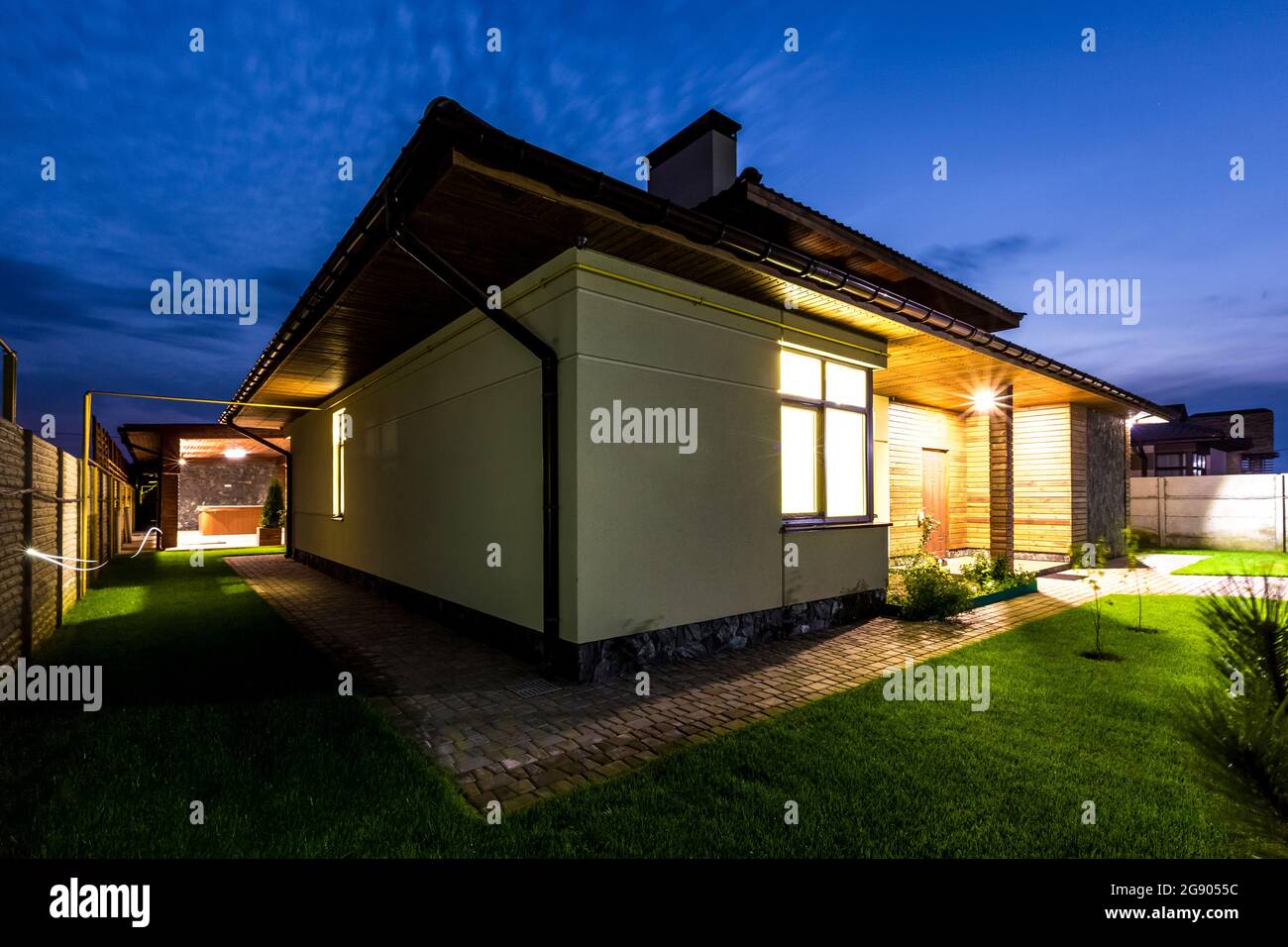 Modern home night exterior interior hi-res stock photography and images ...