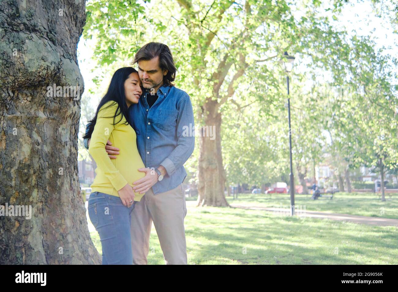 Mature woman pregnant and husband hi-res stock photography and images ...