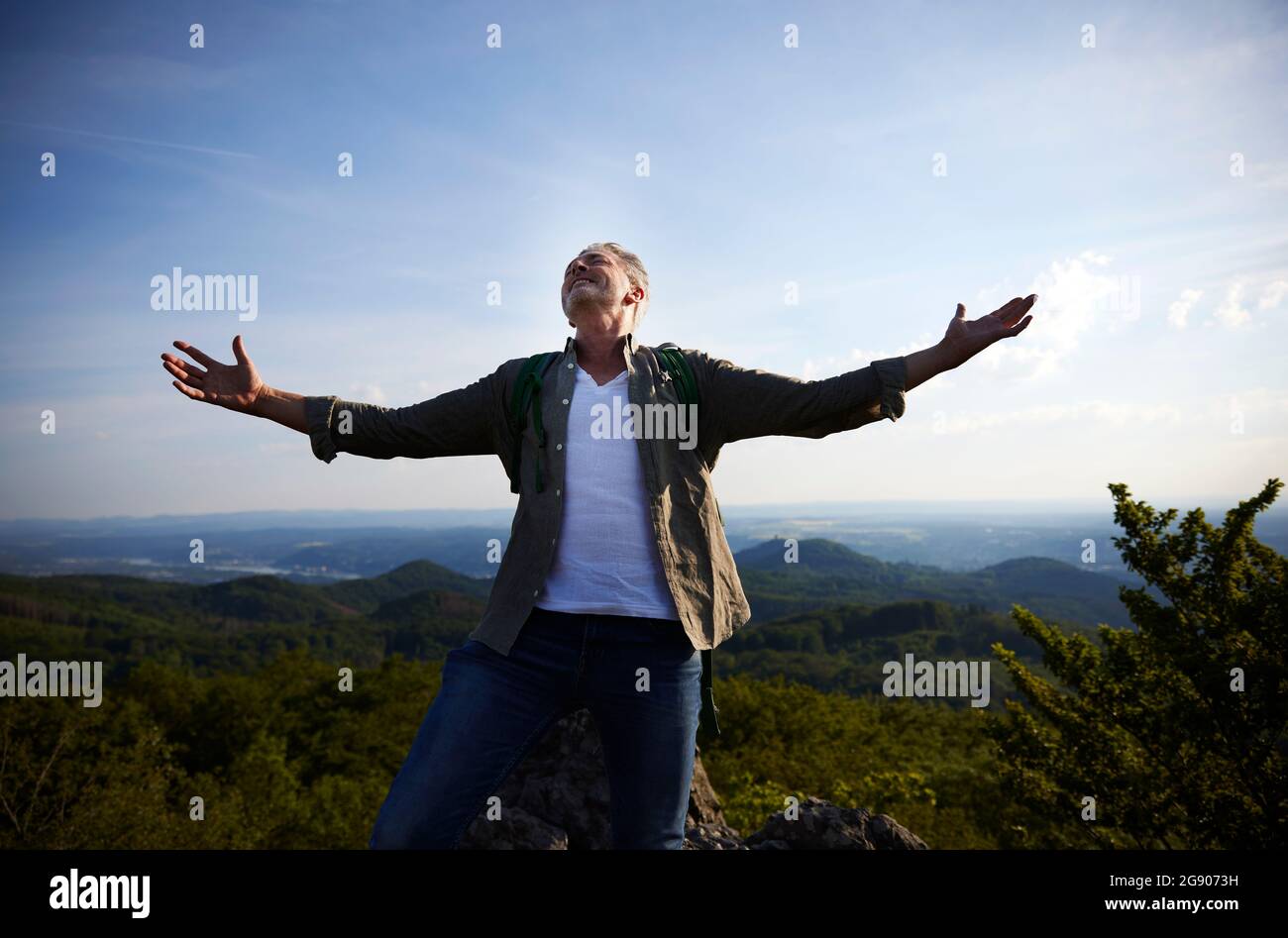 Baby outstretched arms hi-res stock photography and images - Alamy