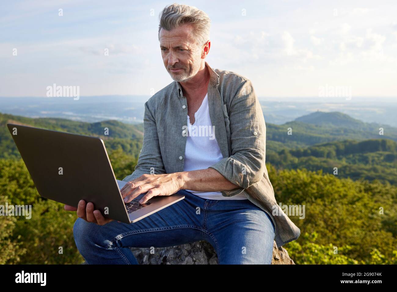 Man sitting on top mountain hi-res stock photography and images - Alamy