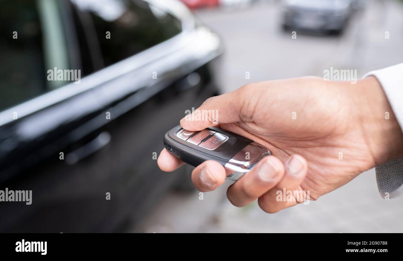 Female unlocking car hi-res stock photography and images - Alamy