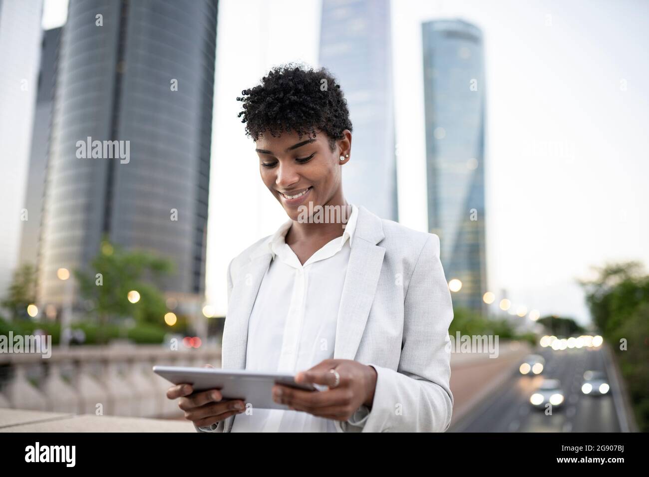 Smart digital city connection hi-res stock photography and images - Alamy