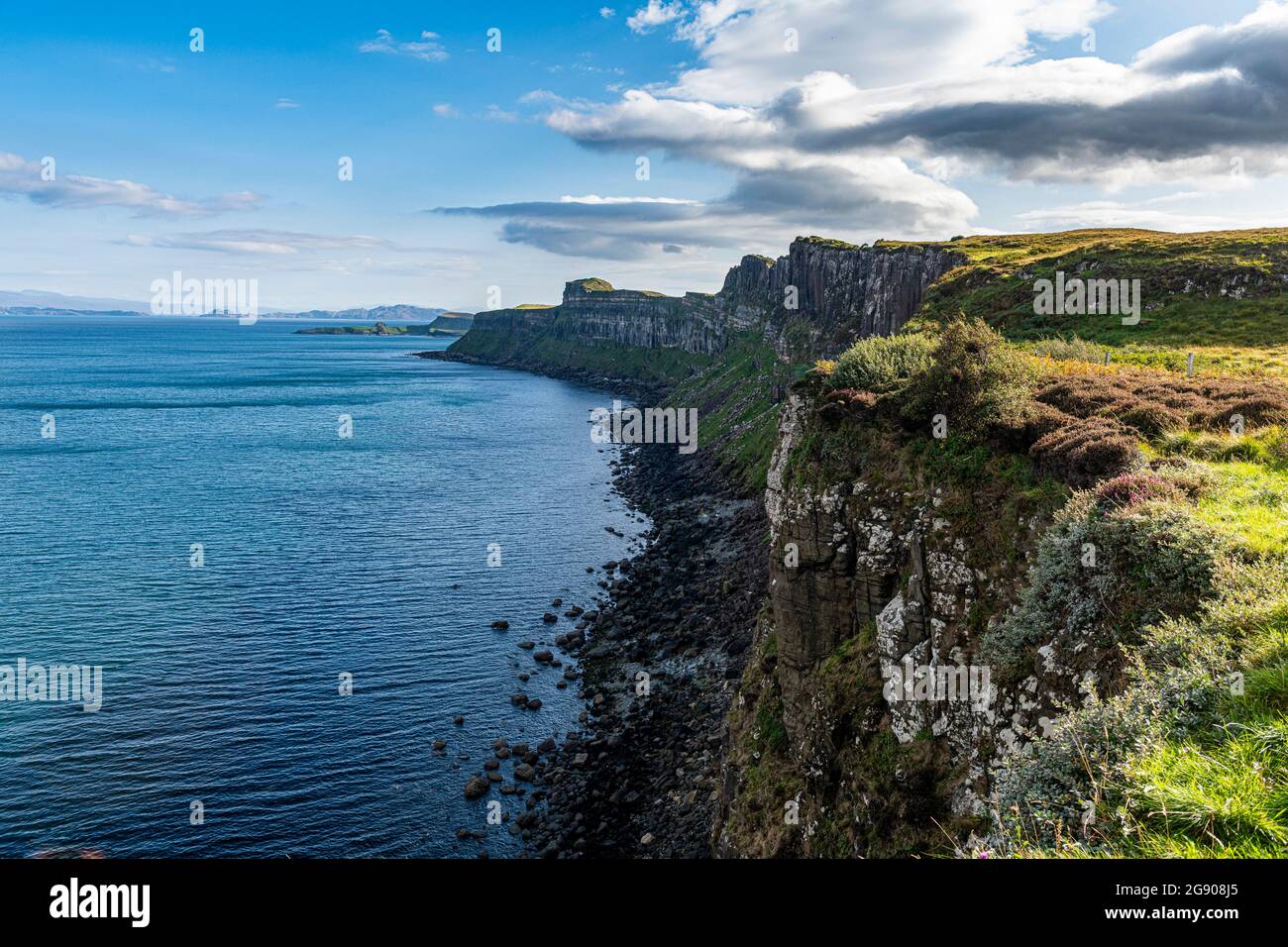 UK, Scotland, Steep coastal cliffs of Isle of Skye Stock Photo - Alamy
