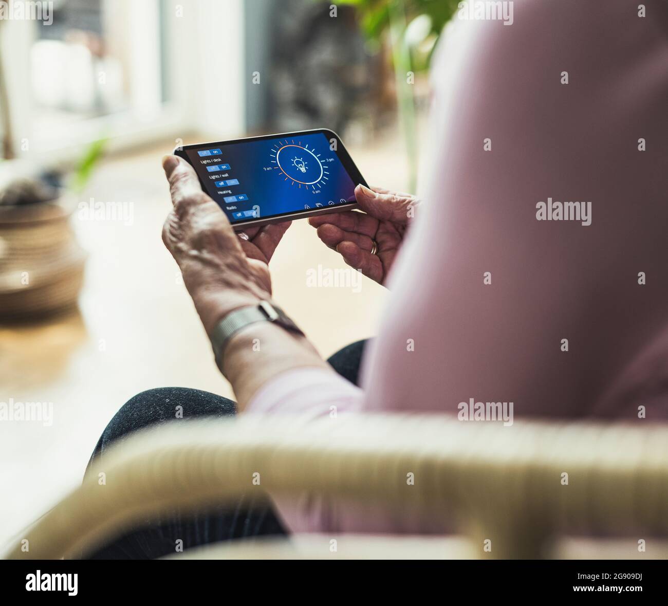 Mobile smart home hi-res stock photography and images - Alamy