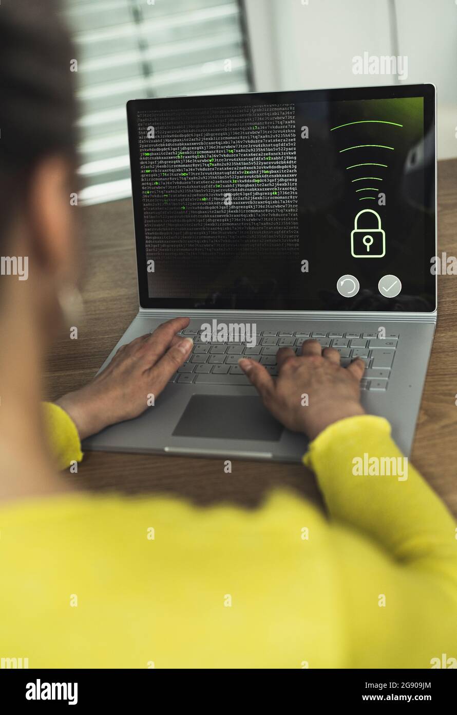 Accessing the internet hi-res stock photography and images - Alamy