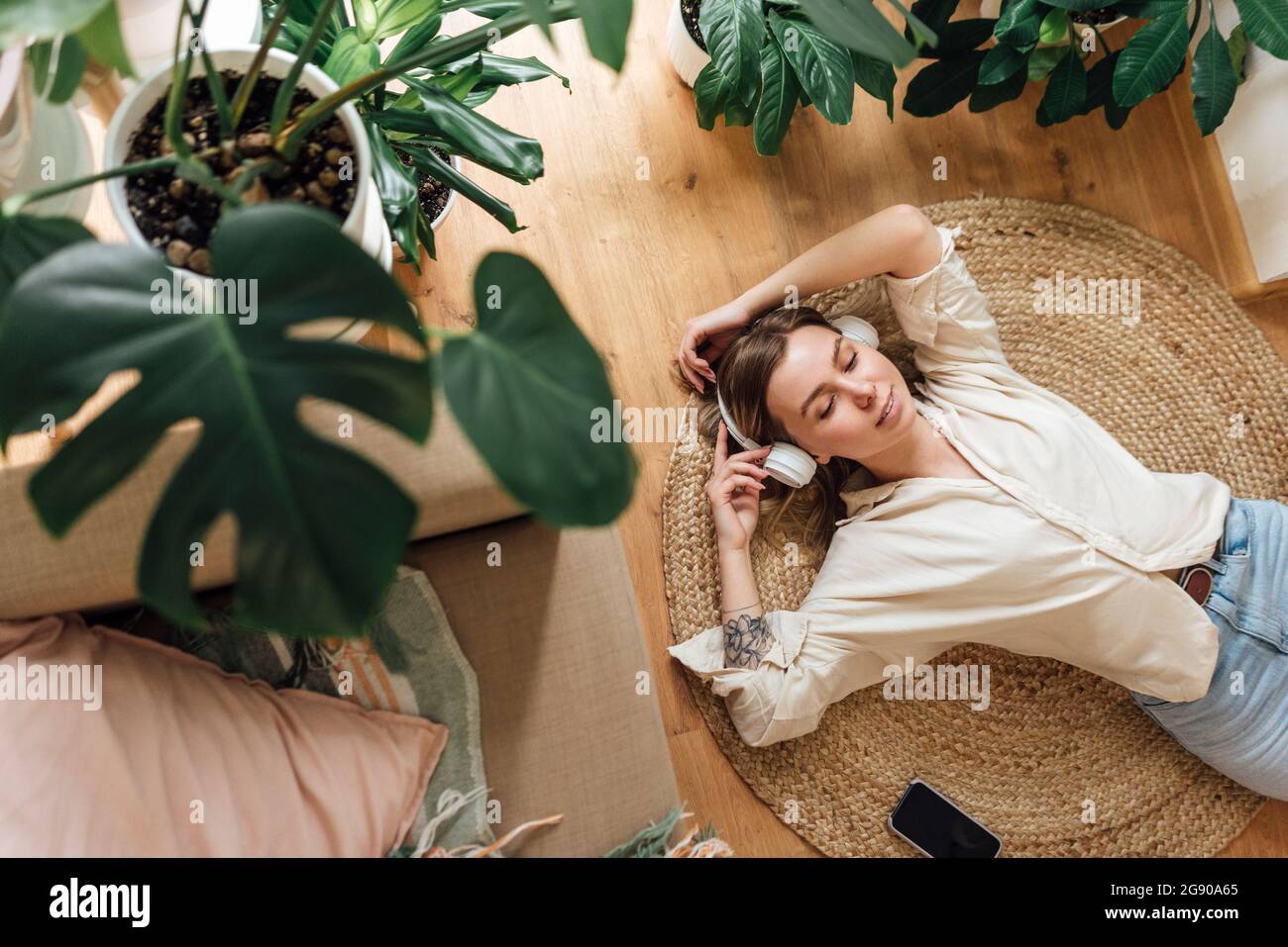 Woman lying on rug eyes closed hi-res stock photography and images - Alamy