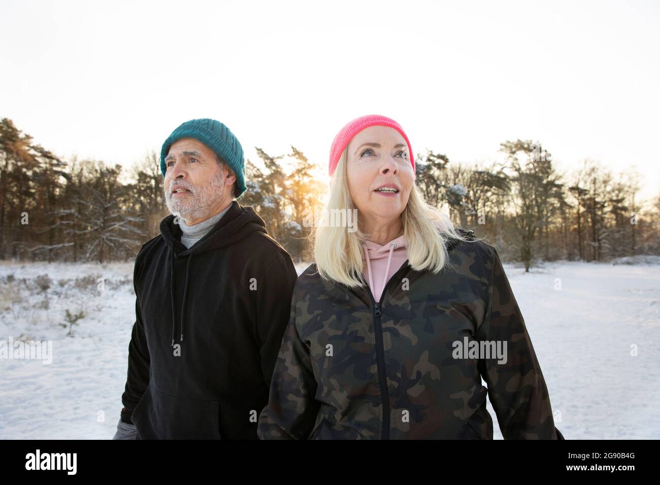 People wearing winter clothing hi-res stock photography and images - Alamy