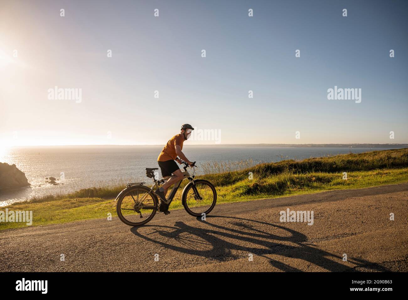 Male over 60 cycling hi-res stock photography and images - Alamy