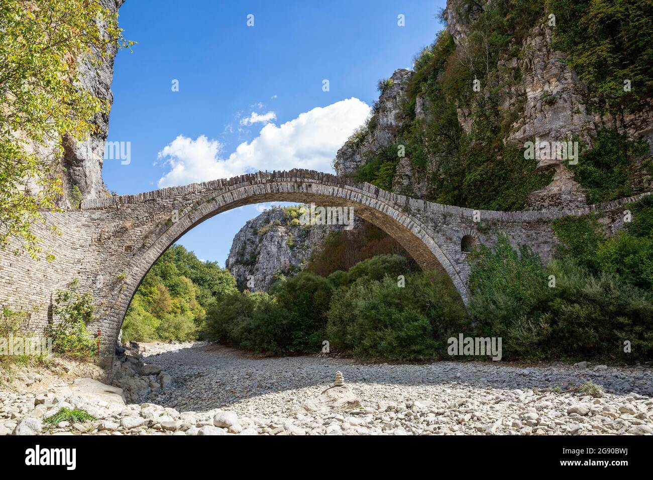 Old arch hi-res stock photography and images - Alamy