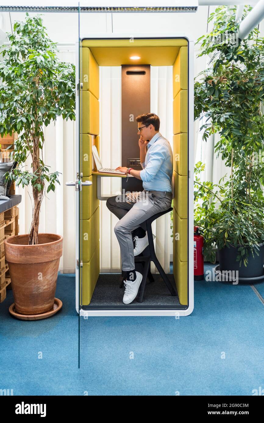 American phone booth hi-res stock photography and images - Alamy