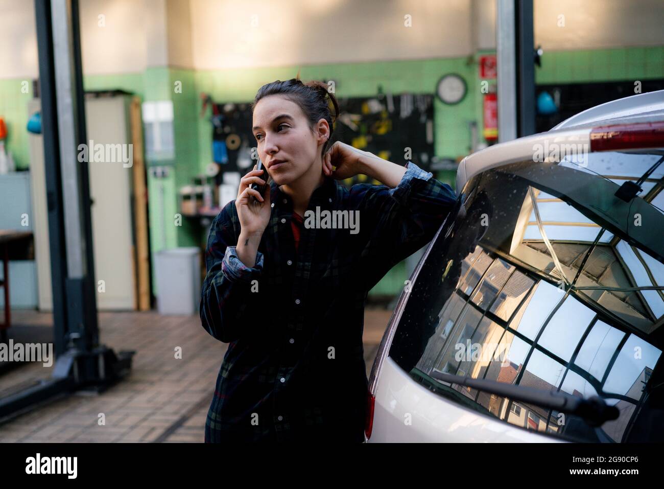 Phone repair hi-res stock photography and images - Alamy