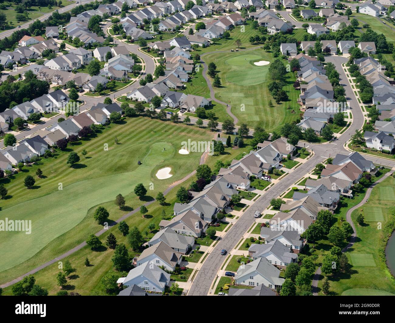 Suburban homes hi-res stock photography and images - Alamy