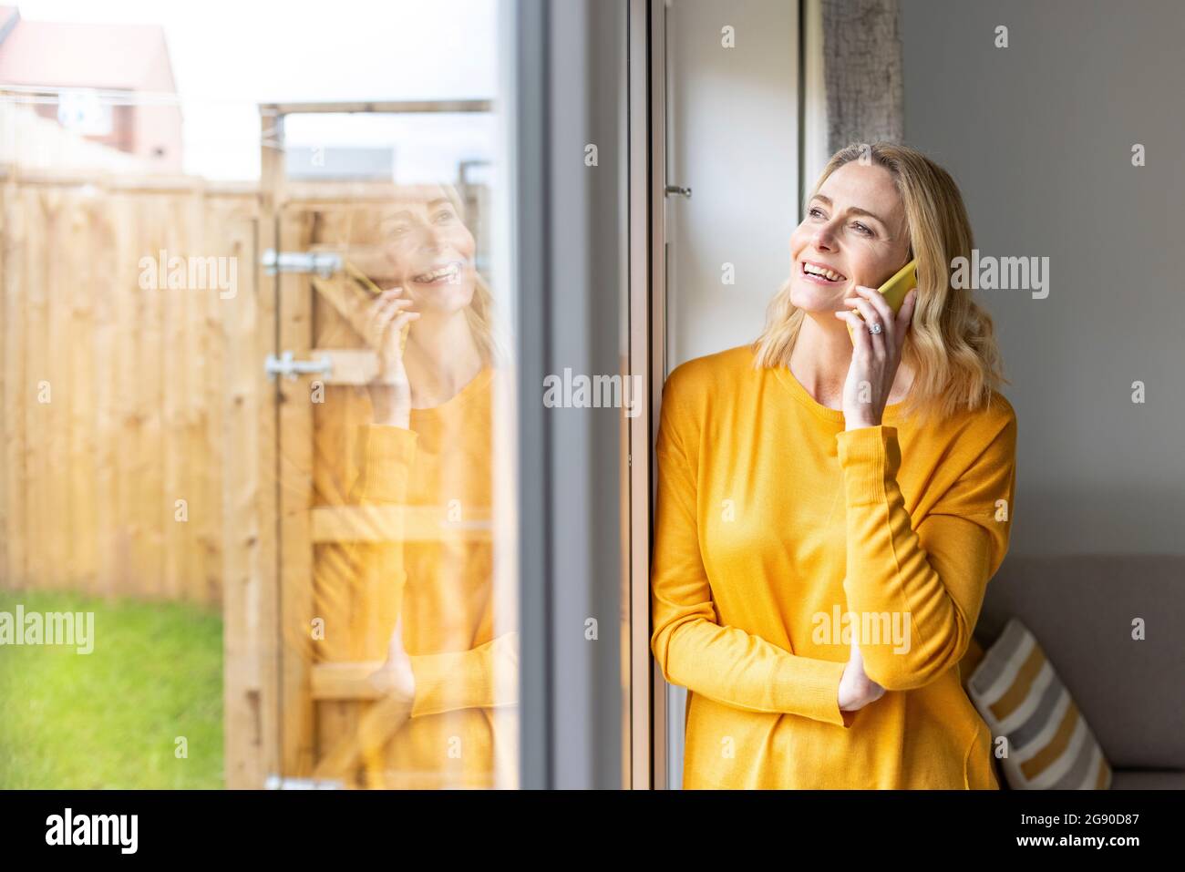 Smart looking front door hi-res stock photography and images - Alamy