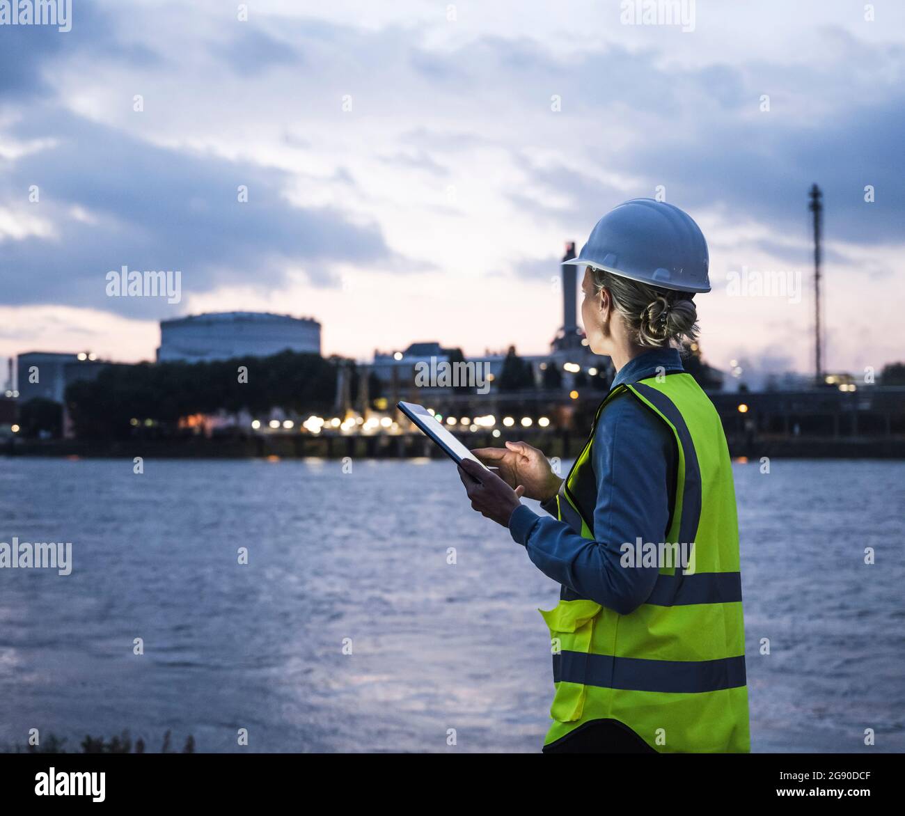 Digital river hi-res stock photography and images - Alamy