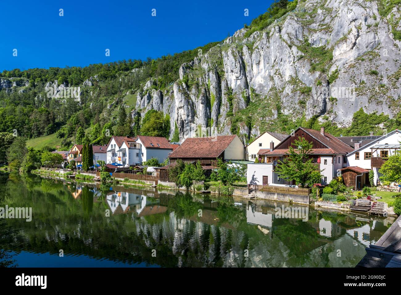 Germany, Bavaria, Essing, Town on bank of Altmuhl river with steep ...