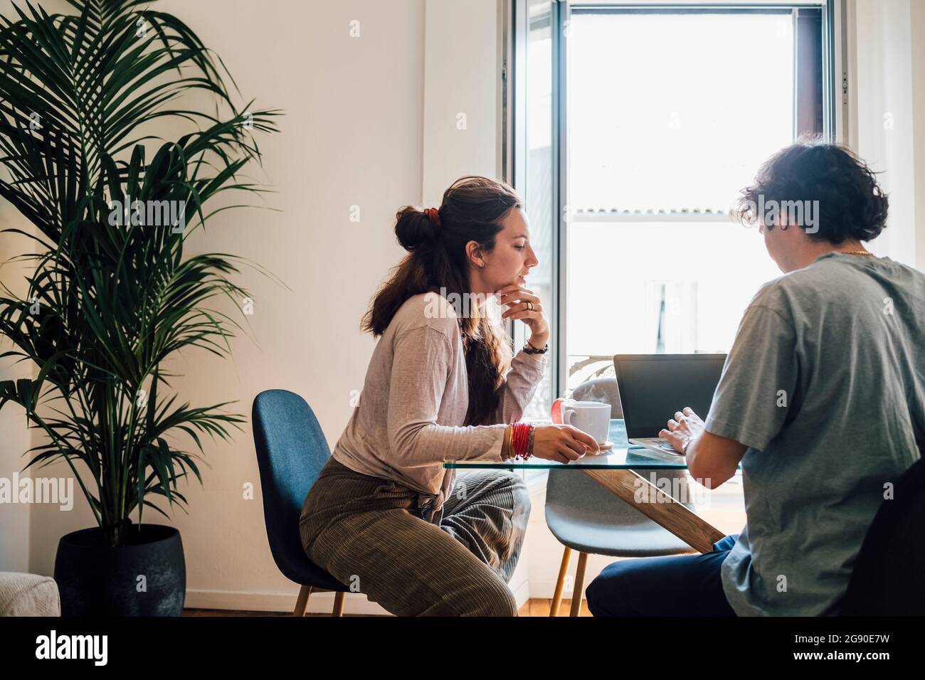 Chin support hi-res stock photography and images - Alamy