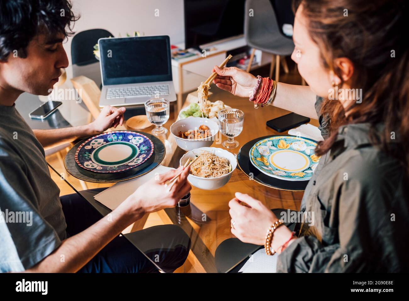 Business people having lunch together hi-res stock photography and ...