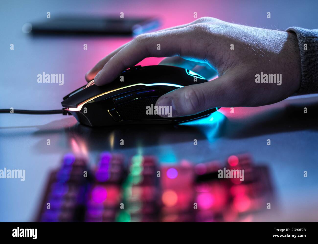 Using the mouse hi-res stock photography and images - Alamy