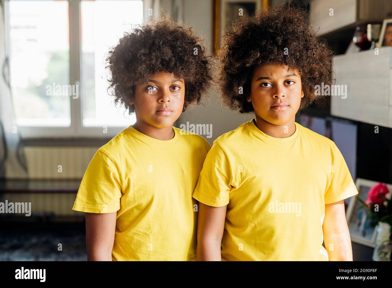 Twin brothers hi-res stock photography and images - Alamy