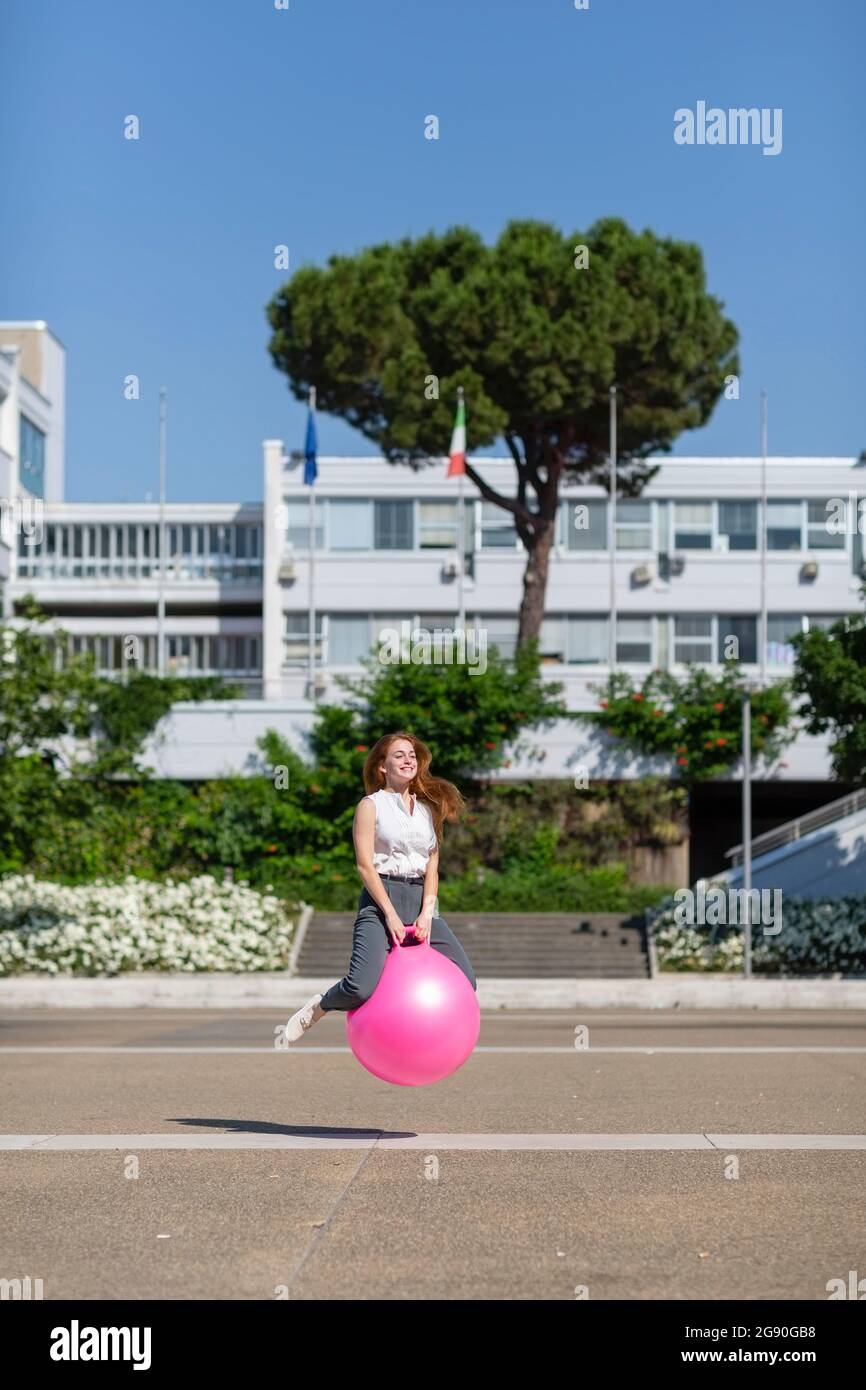 Bouncing ball hi-res stock photography and images - Alamy