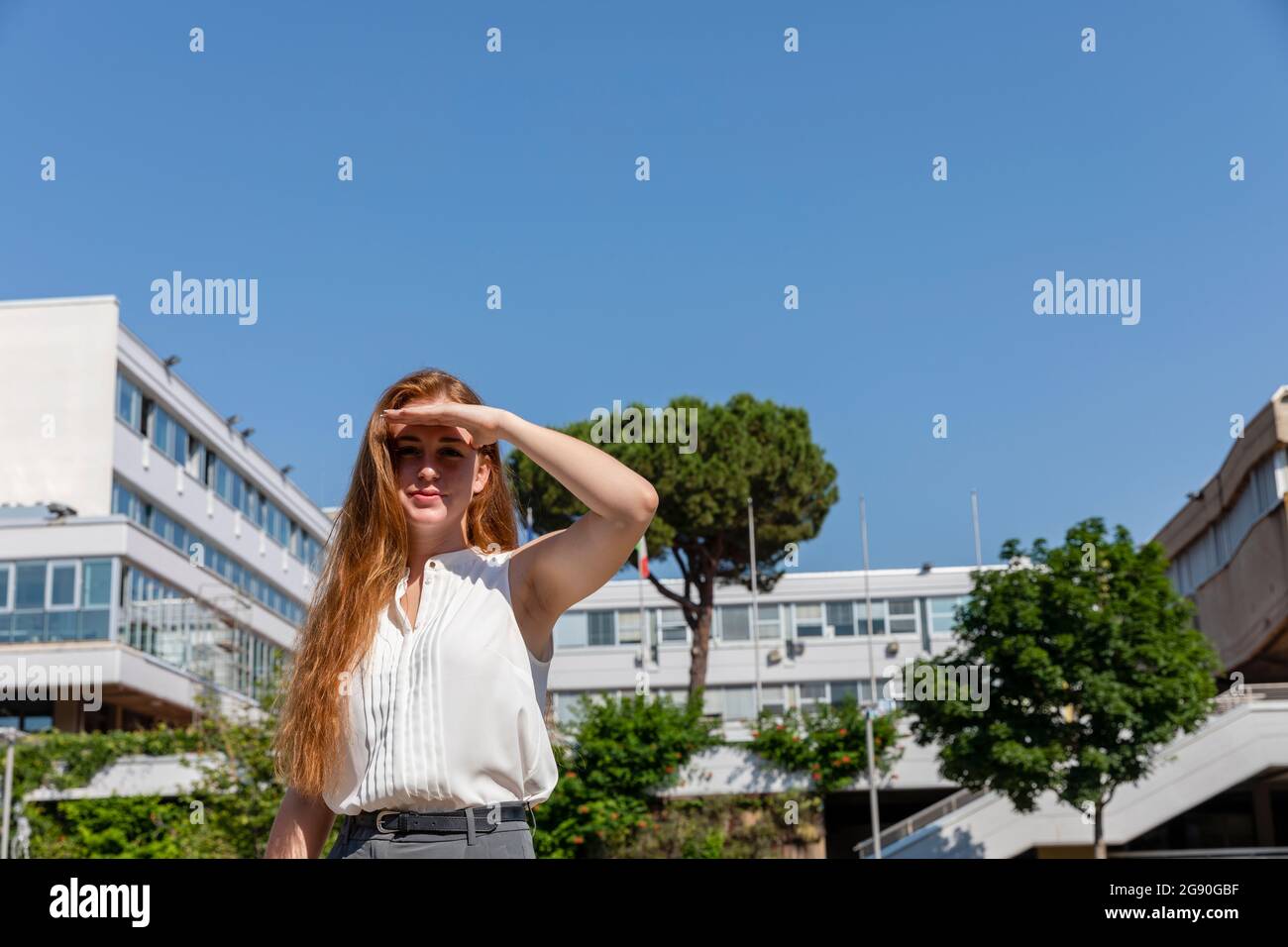 Female young sunny hi-res stock photography and images - Alamy
