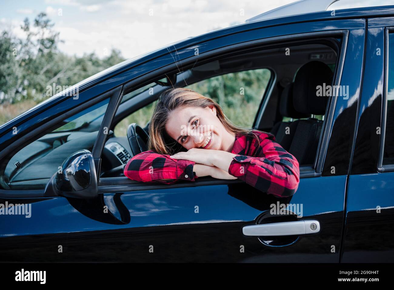Woman car window hi-res stock photography and images - Alamy