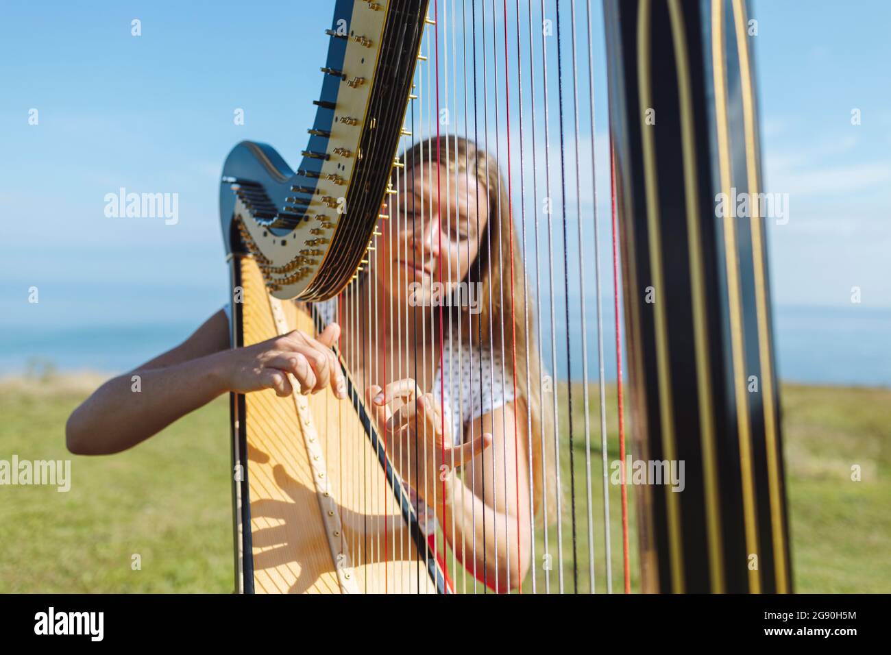 Female harp hi-res stock photography and images - Alamy