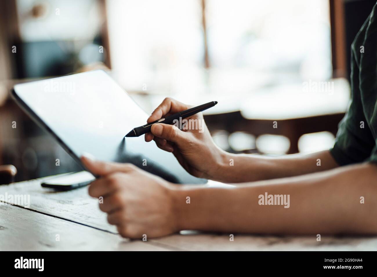 Using graphic tablet hi-res stock photography and images - Alamy