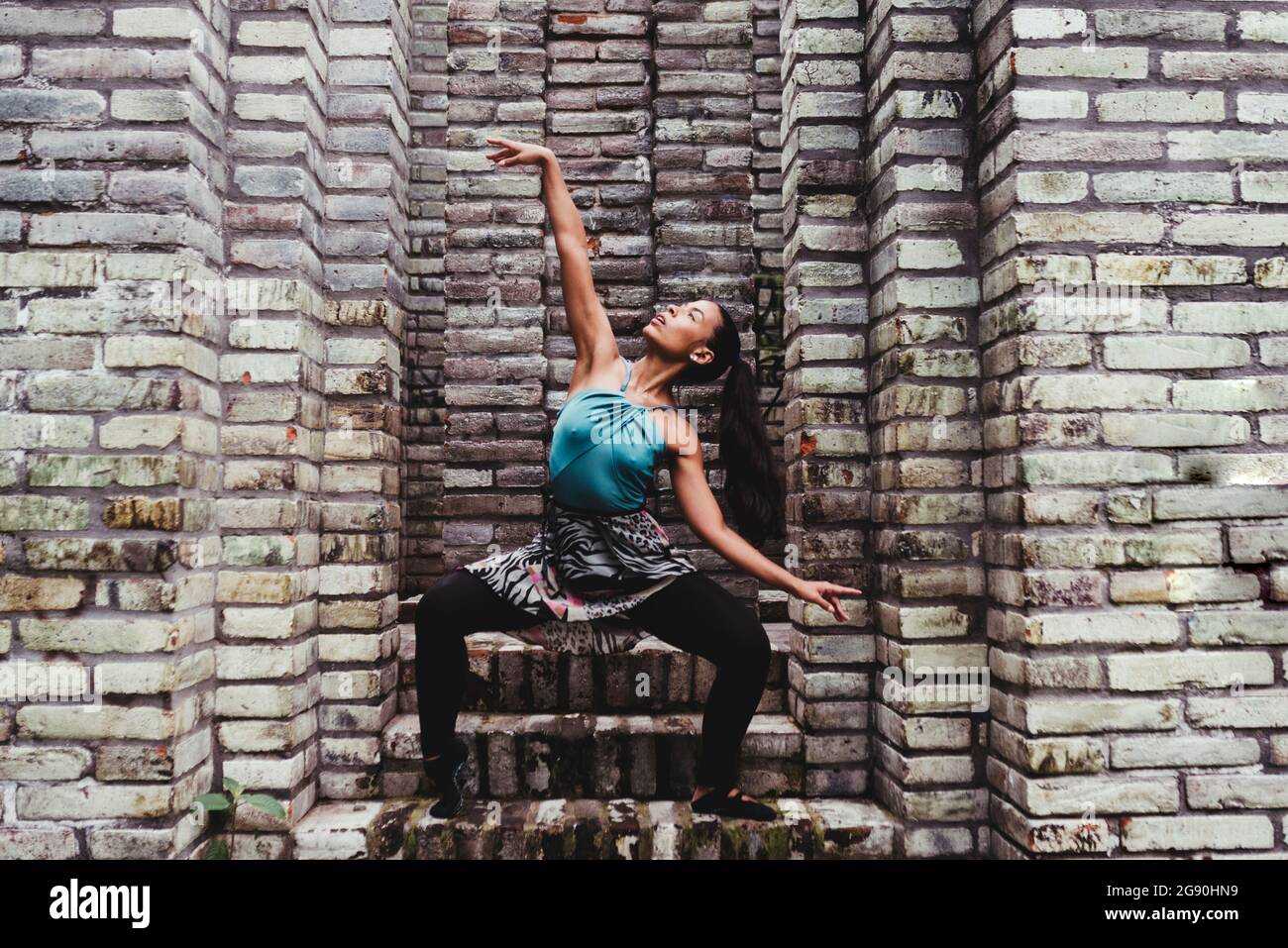 Female dance one person hi-res stock photography and images - Alamy