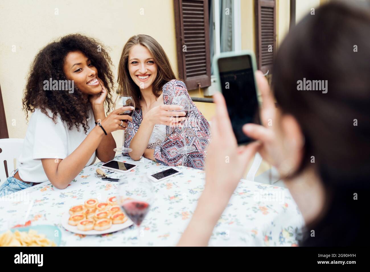 Woman photographing friends smart hi-res stock photography and images ...