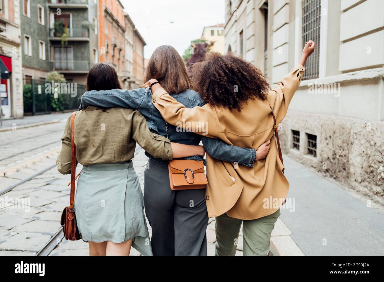 Arm around shoulder rear view hi-res stock photography and images - Alamy