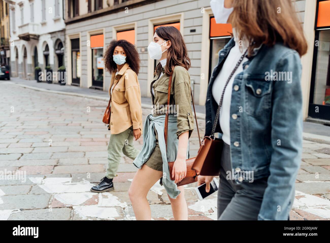 Mask walking hi-res stock photography and images - Alamy