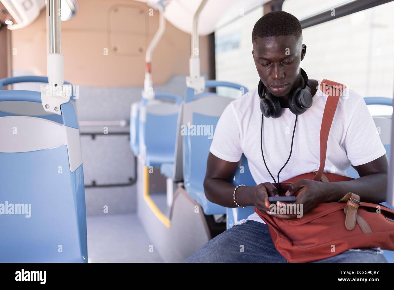 Male commuter phone hi-res stock photography and images - Alamy