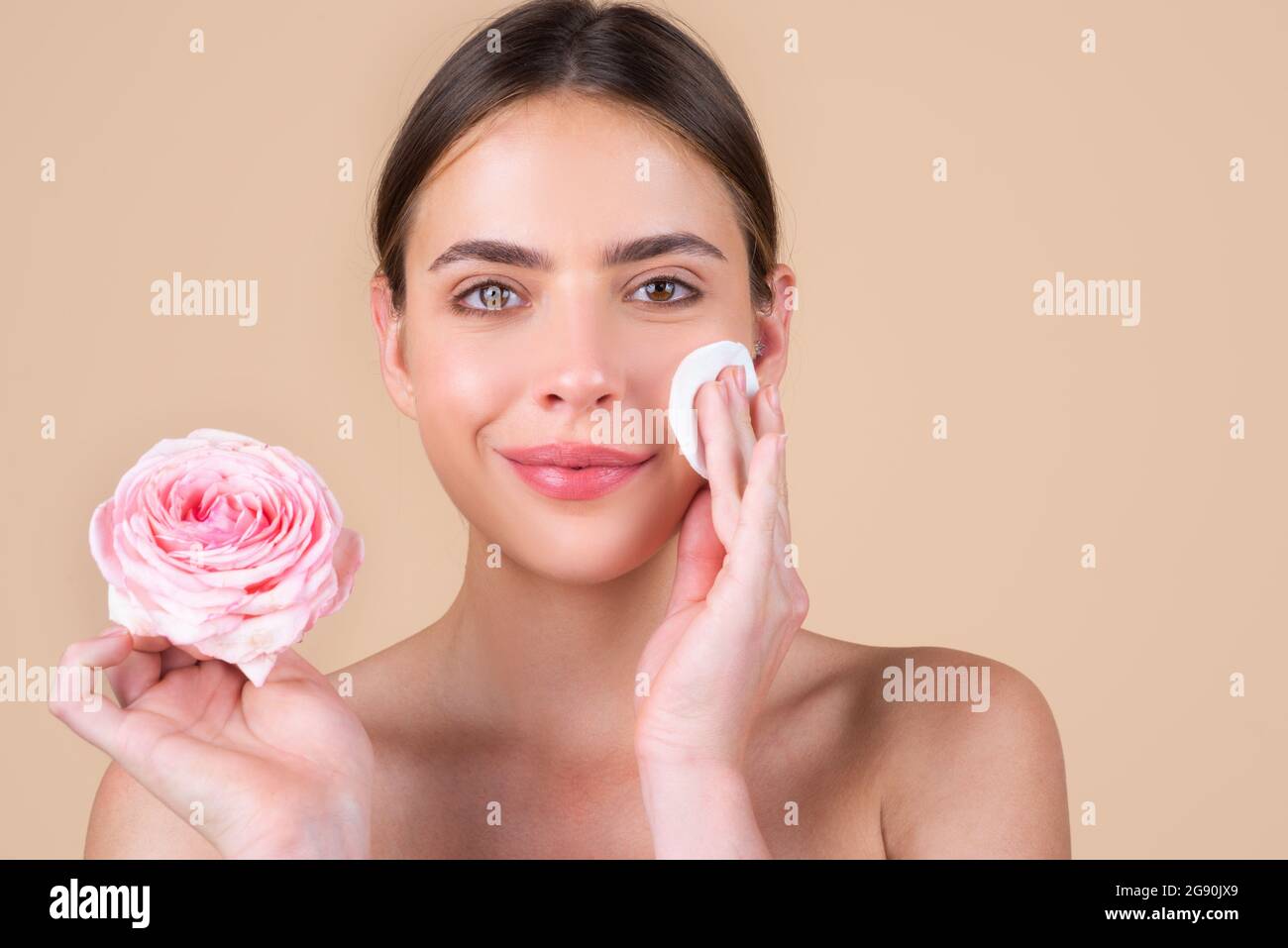 Beauty woman face healthy skin with natural make up, fresh beauty model ...