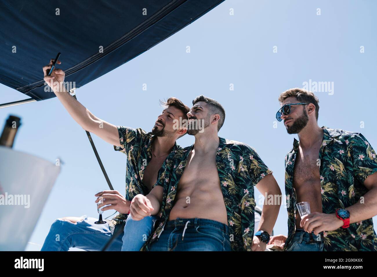 Mobile party hi-res stock photography and images - Alamy