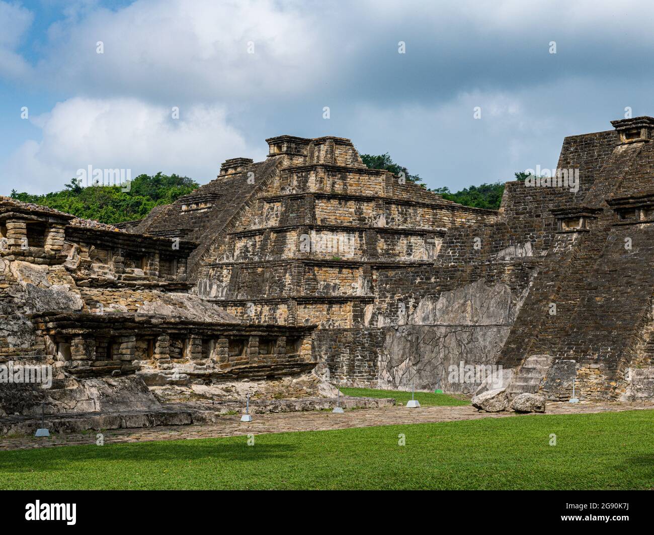 Old ruins at famous El Tajin, Veracruz, Mexico Stock Photo - Alamy